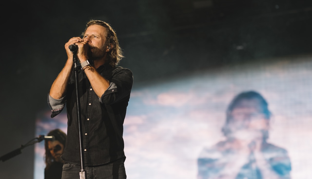 See Exclusive Live Performance Photos of Dierks Bentley and Molly ...